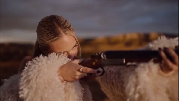 Ana Mena estrena ‘Lárgate’, una canción que eleva el desamor a su ...